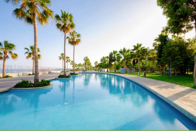 🌟 Adventure Awaits! Become an Activity Team Member in Stunning Holiday ...